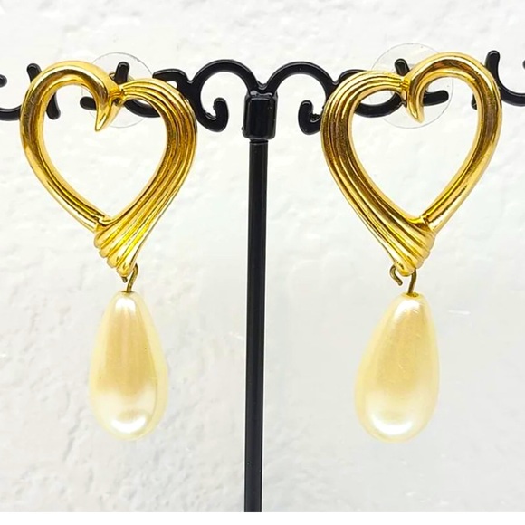Avon | Jewelry | Vintage Avon Heart Earrings Faux Pearl Dandle Drop ...